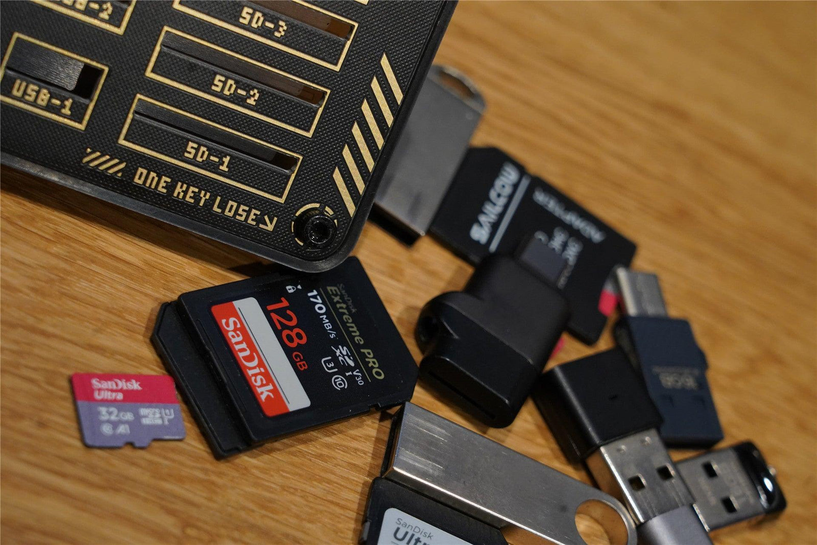 EleksEM Memory Card Holder